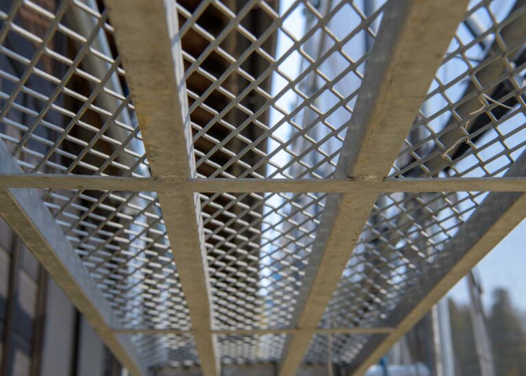 Safety Mesh Applications for Construction Safety - Intsel Steel ...